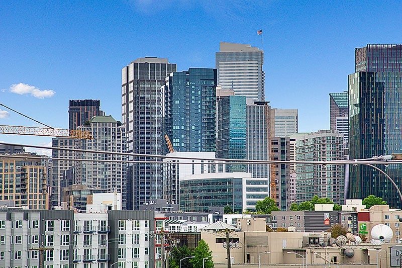 Soft Neutrals and Touches of Metallics Add Sophistication to This Hip ...